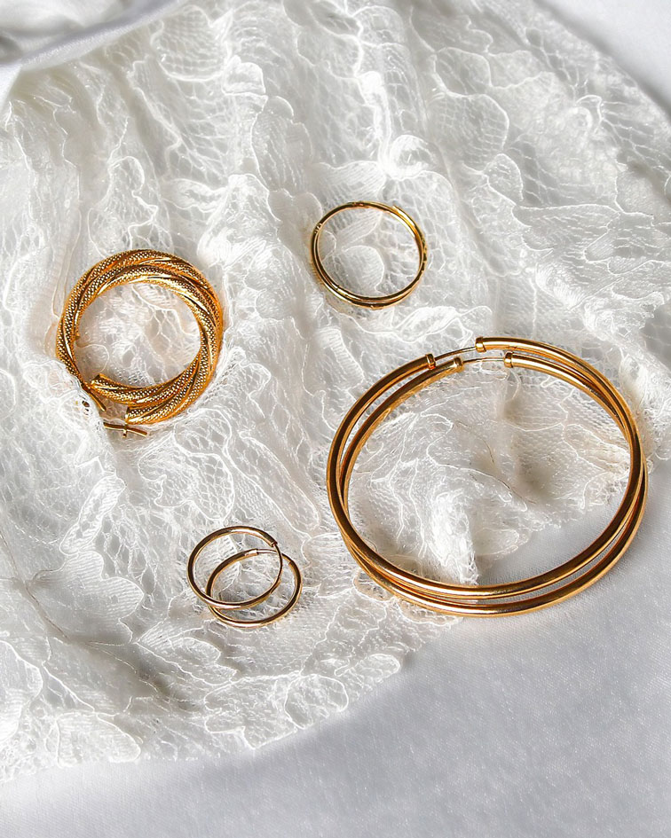 Play around with different types of hoop earrings