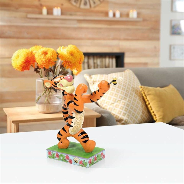 Disney Traditions 6014319 Tigger Fighting A Bee - P01547 | F.Hinds ...